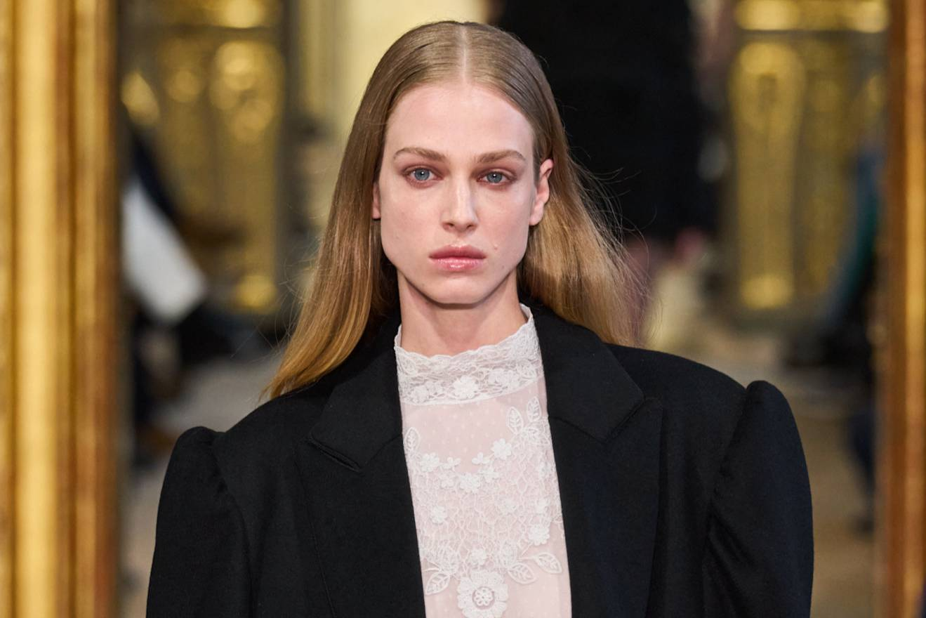 What is Chantilly Lace? - Fashion Terms Explained – Faz